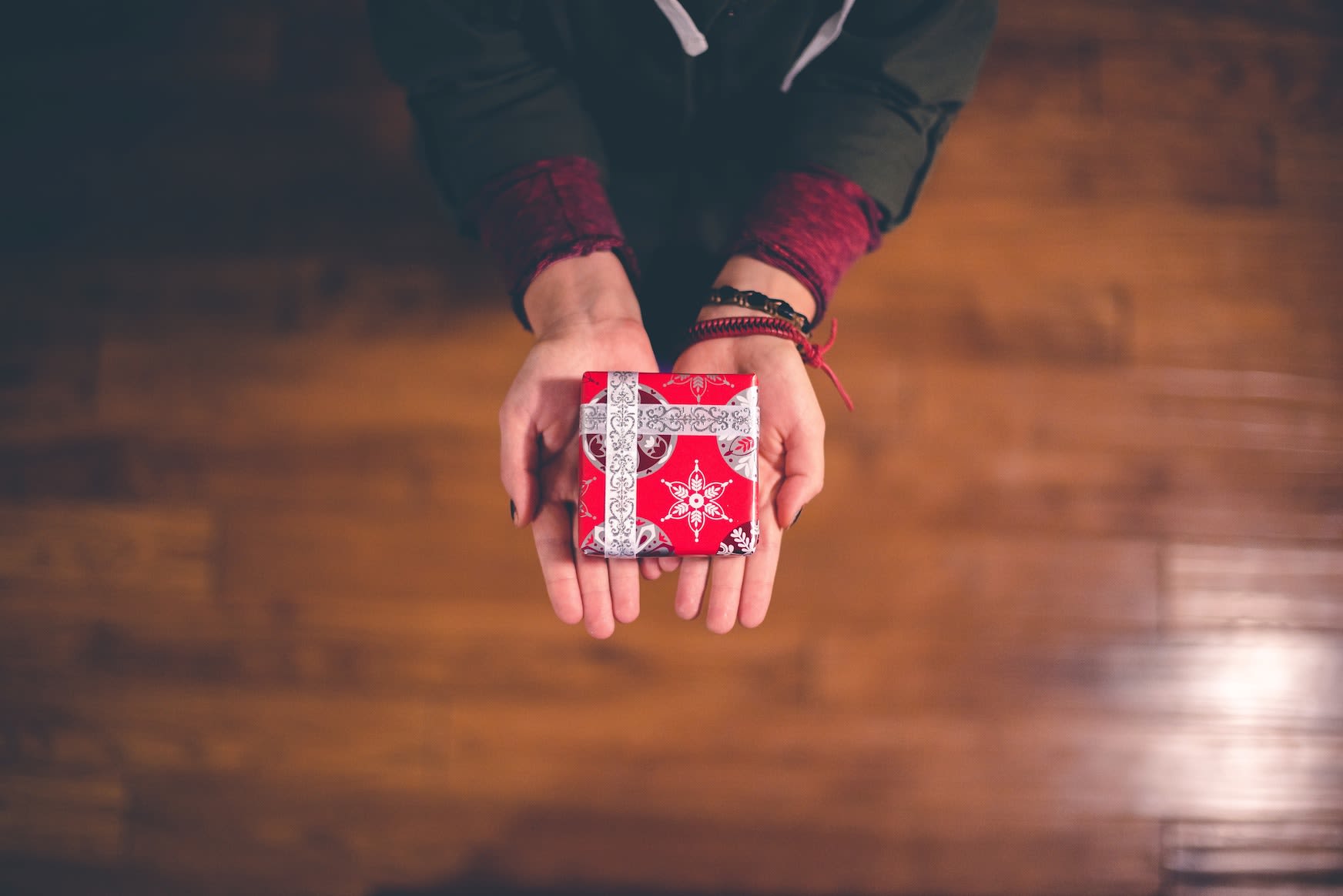 8 Secret Santa Ideas for your Office Party | B&M