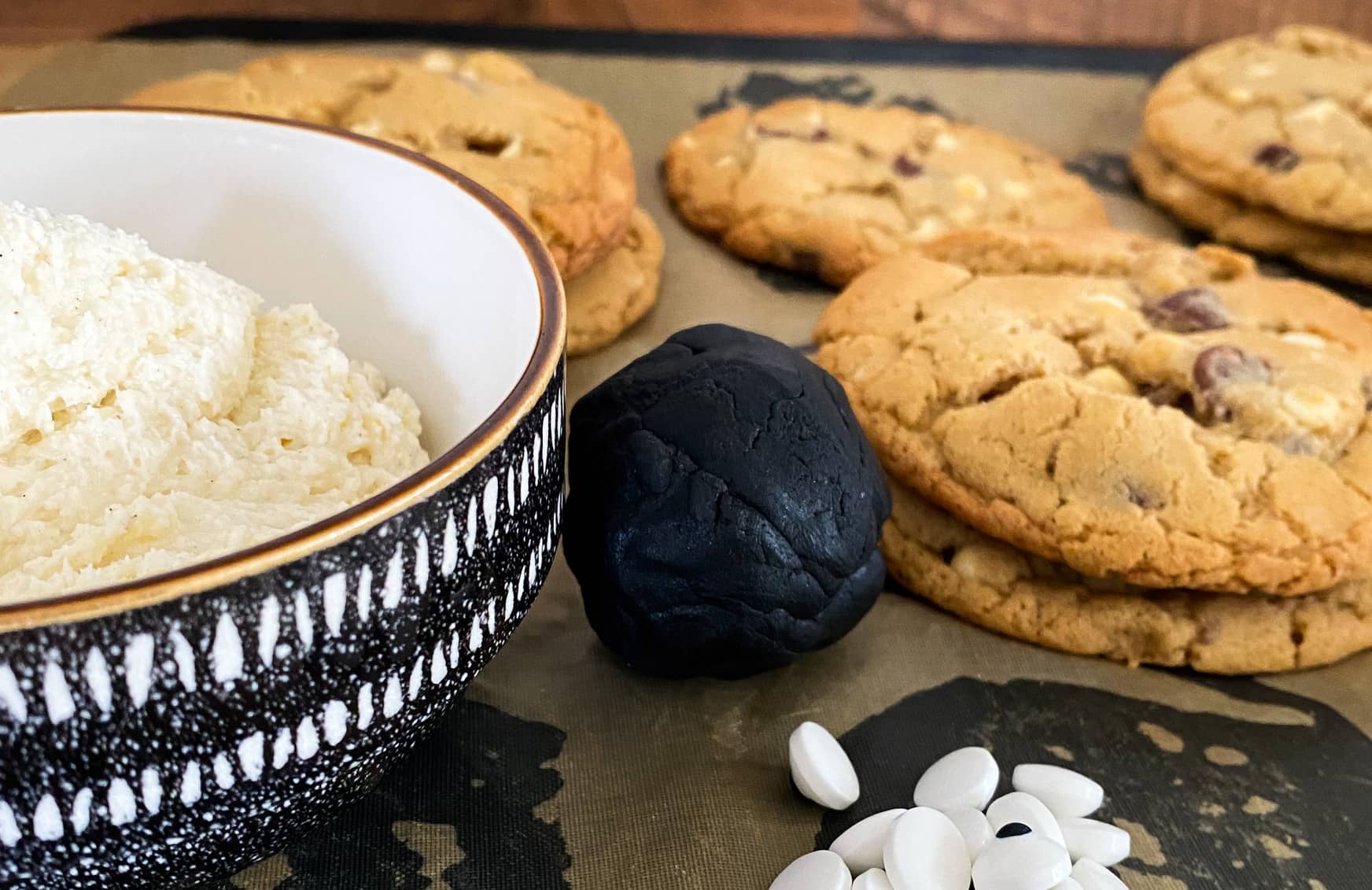 Guest Recipe: Chikumo's Whoopie Spider Cookies | B&M Lifestyle