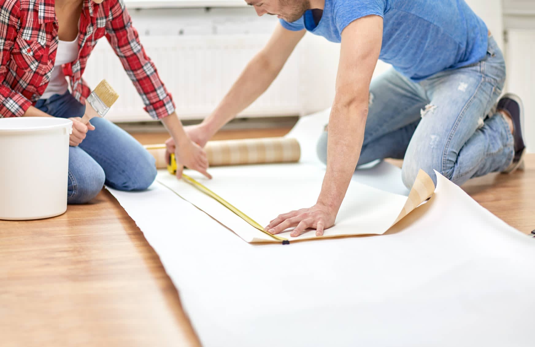 Essential Tips for Hanging Wallpaper - A Beginner's Guide | B&M