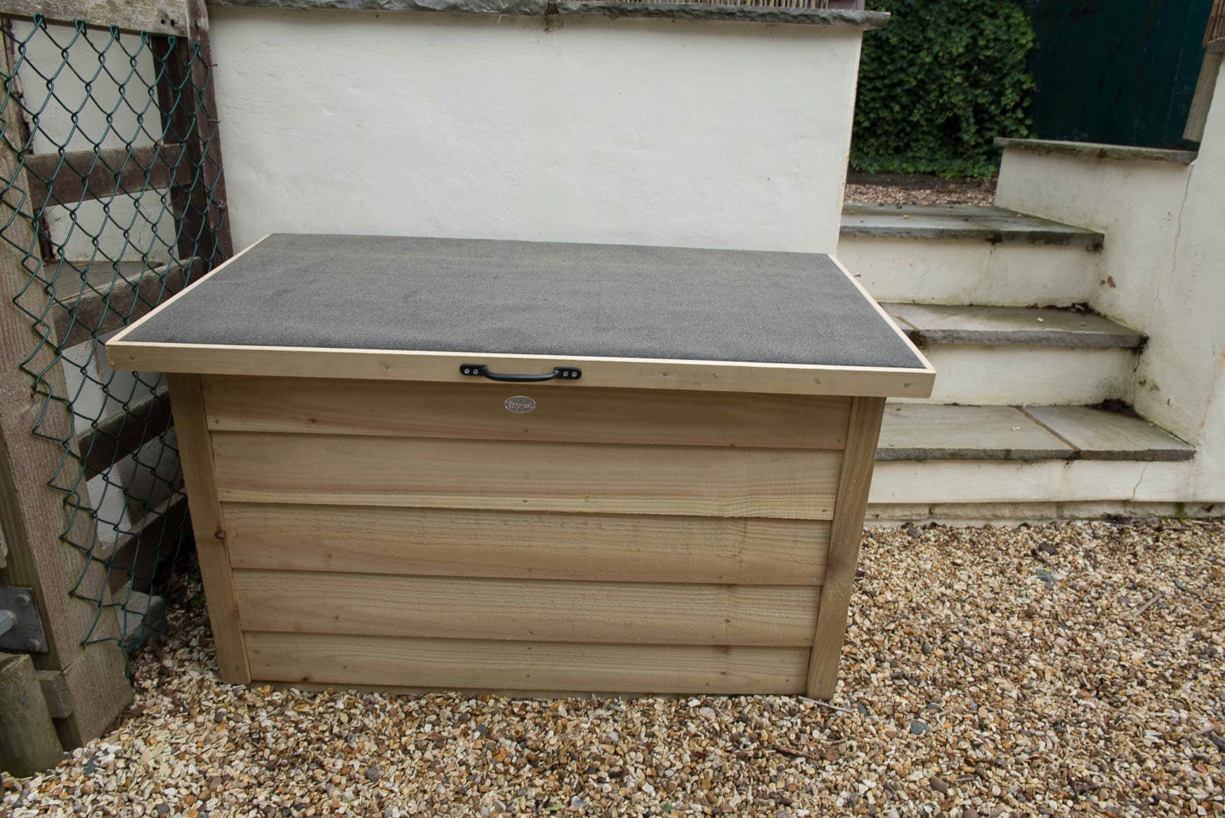 5 Types of Outdoor Storage Unit for The Modern Garden | B&M Lifestyle