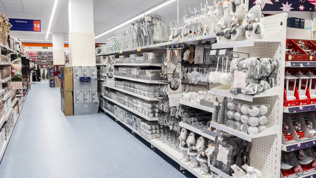 Mid Cheshire Foodbank Unveil Brand New B&M Store in Northwich | B&M