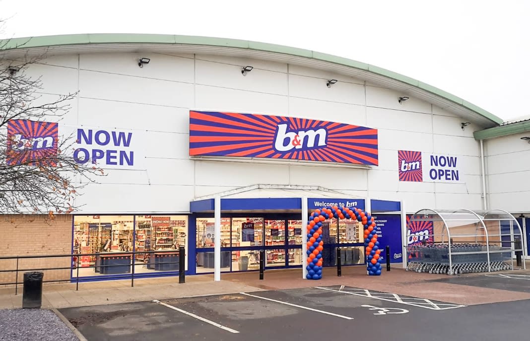 West Bromwich Food Bank Opens Brand New B&M Store | B&M