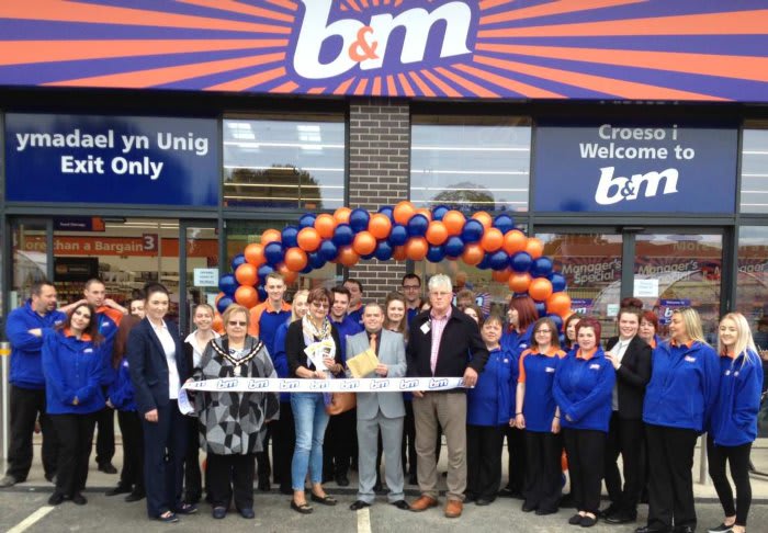 B&M Lifestyle | Shoppers in Welshpool Witness New B&M Store Opening