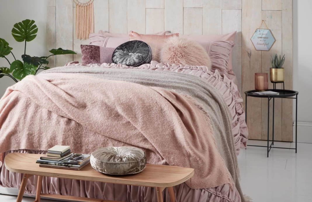 Which Colours Can Make Your Home Feel More Welcoming? | B&M