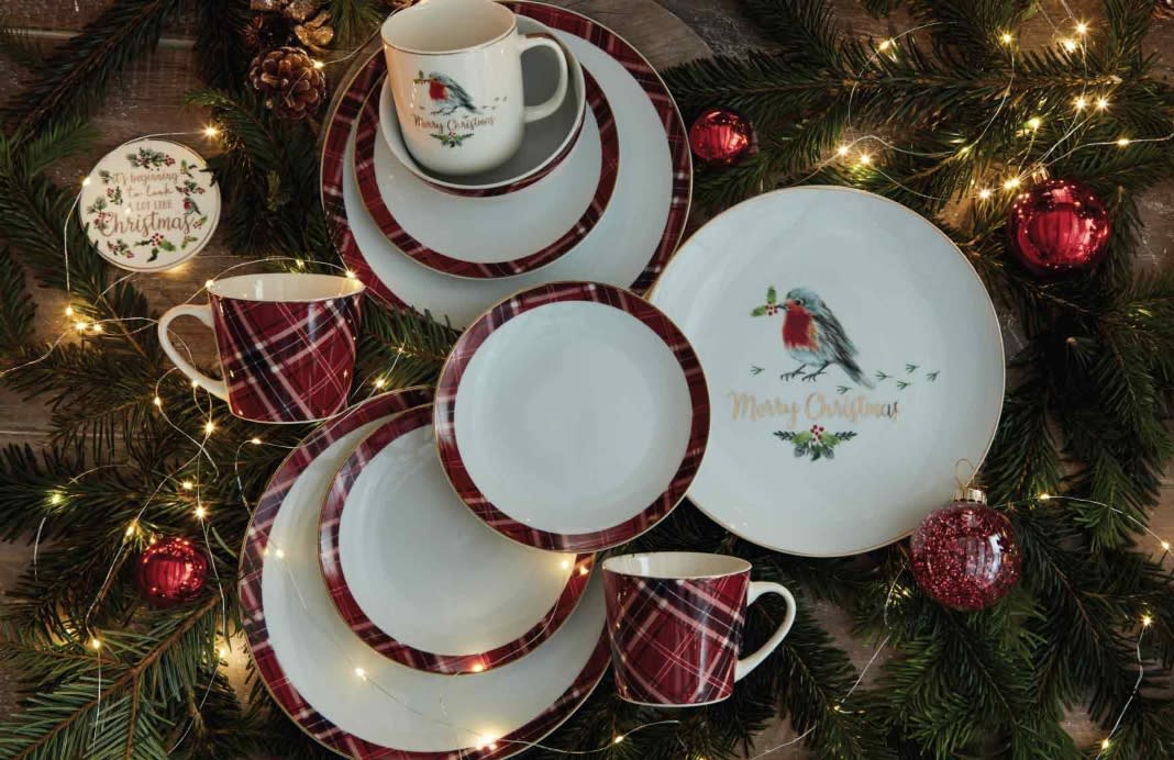 Deck The Table Stunning New Christmas Dinnerware Trends At B M Deck The Table Stunning New Christmas Dinnerware Trends At B M