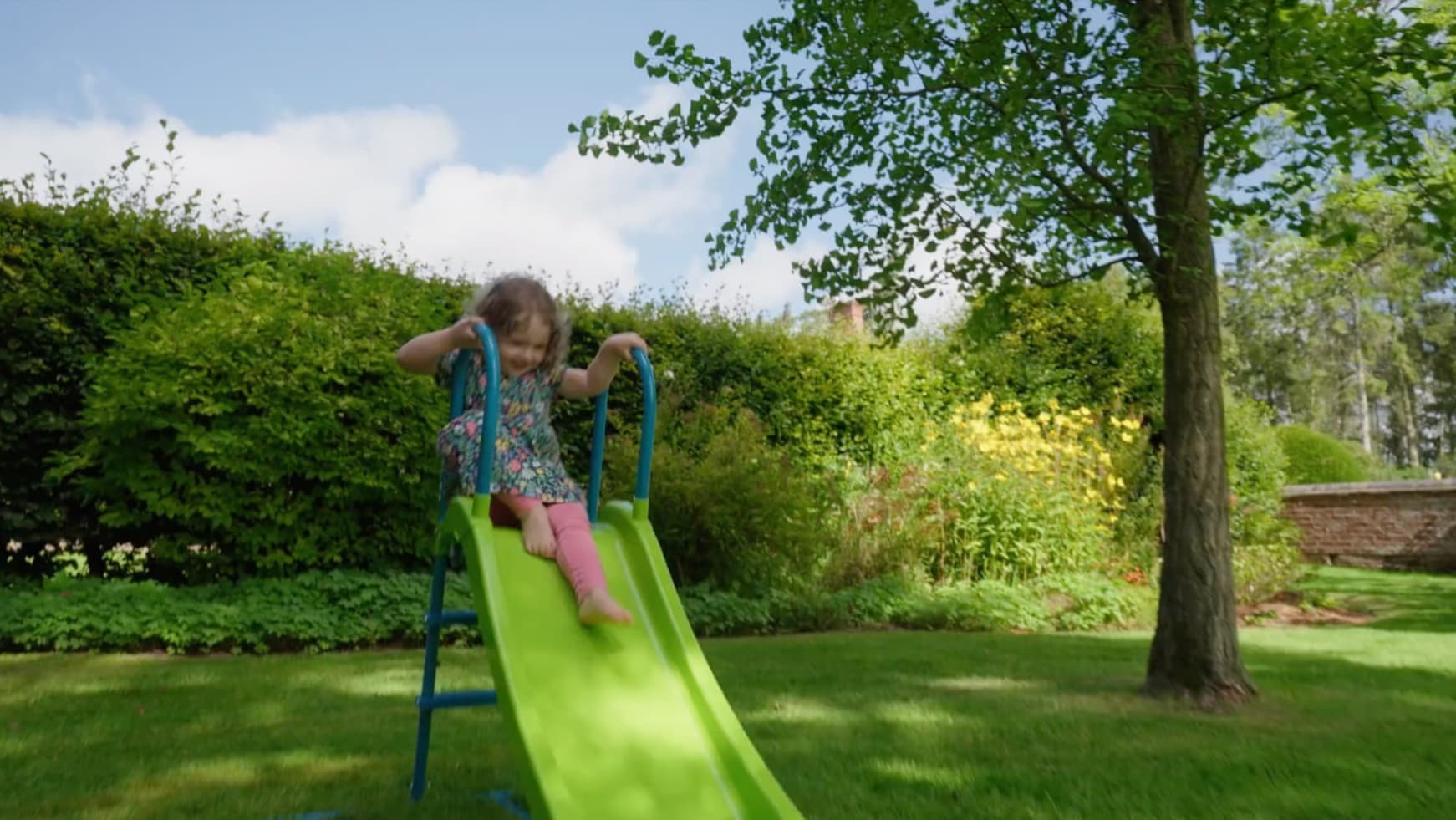 Growable Slide Advert | B&M Stores