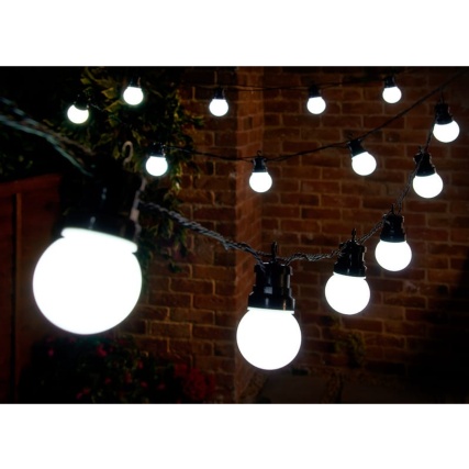 B&M Lifestyle | 9 Stylish Solar Lighting Ideas for Your Garden