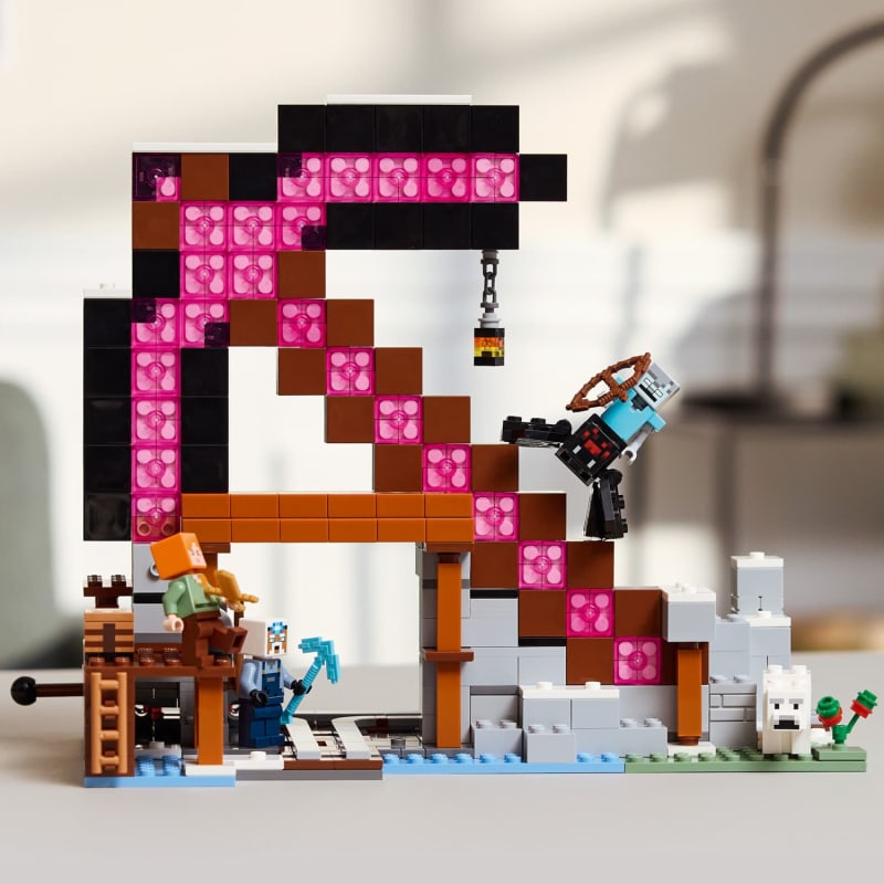 LEGO Minecraft The Pickaxe Mine 21277 | LEGO Toys | B&M