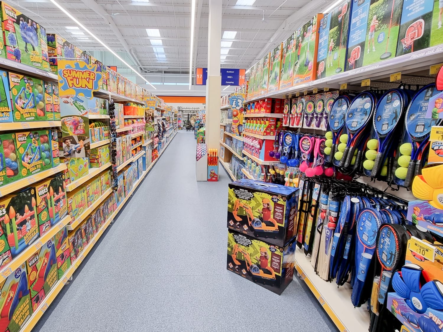 New B&M in Colchester Officially Opens | B&M